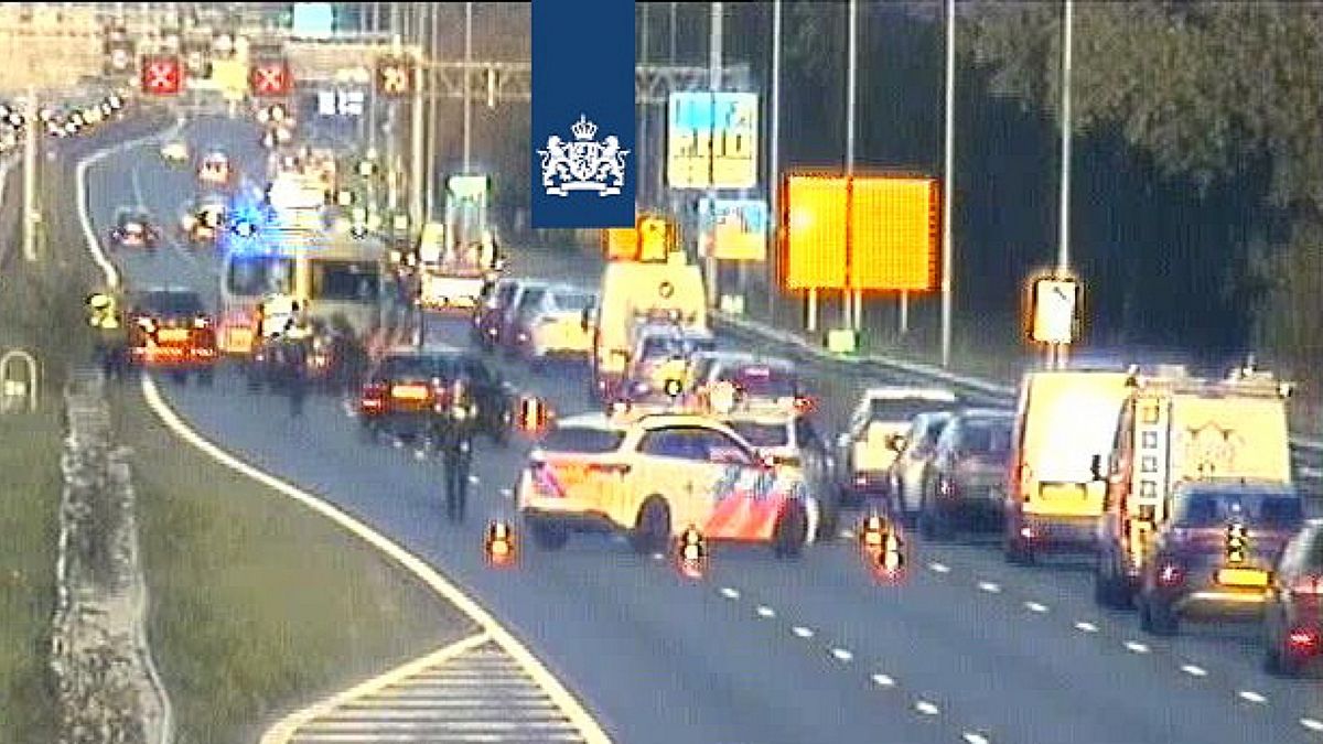 Ongeluk met drie auto's op A12, A4 dicht na ongeluk met meerdere voertuigen - Omroep West