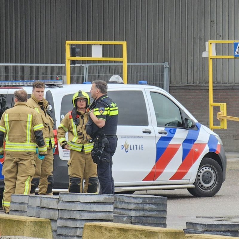 Man belandt met voet in machine | Twee auto's knallen op elkaar - Rijnmond