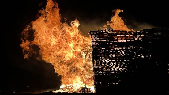 Duizenden mensen bekijken vreugdevuren: 'Het waren geweldige dagen ...