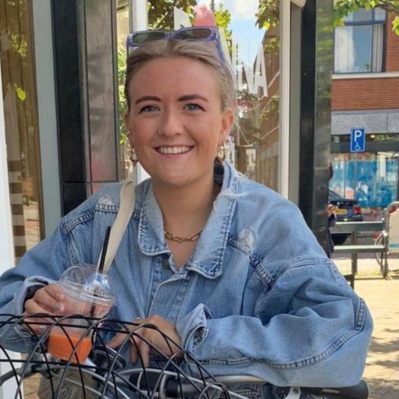 Isabelle (23) wordt op terras door huisarts gebeld: 'Je hebt acute ...