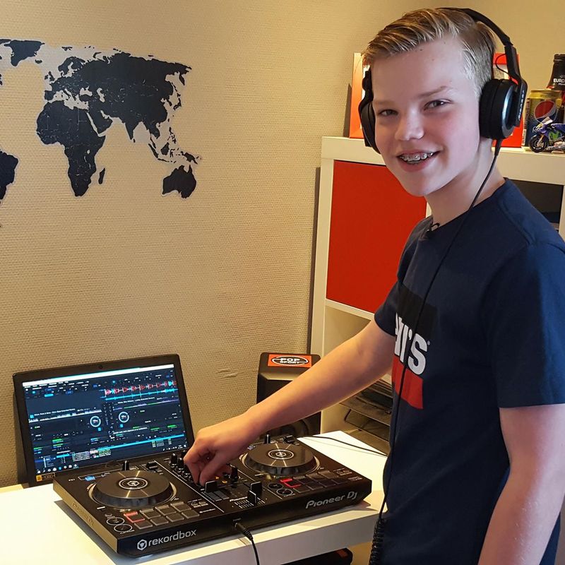 12-jarige DJ D-Brax draait op Bevrijdingsfestival - RTV Drenthe