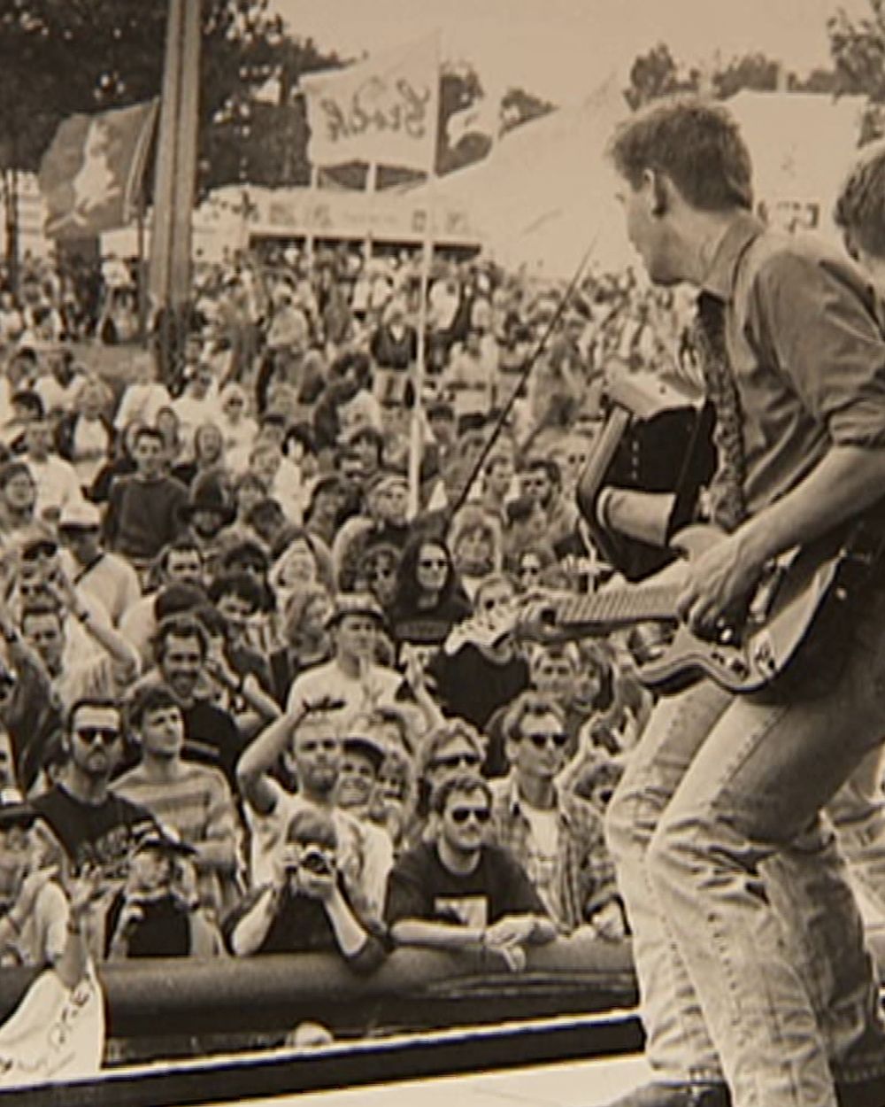 Rowwen Hèze jubileert: 'Ook na 40 jaar draait het nog altijd om het liedje' - L1