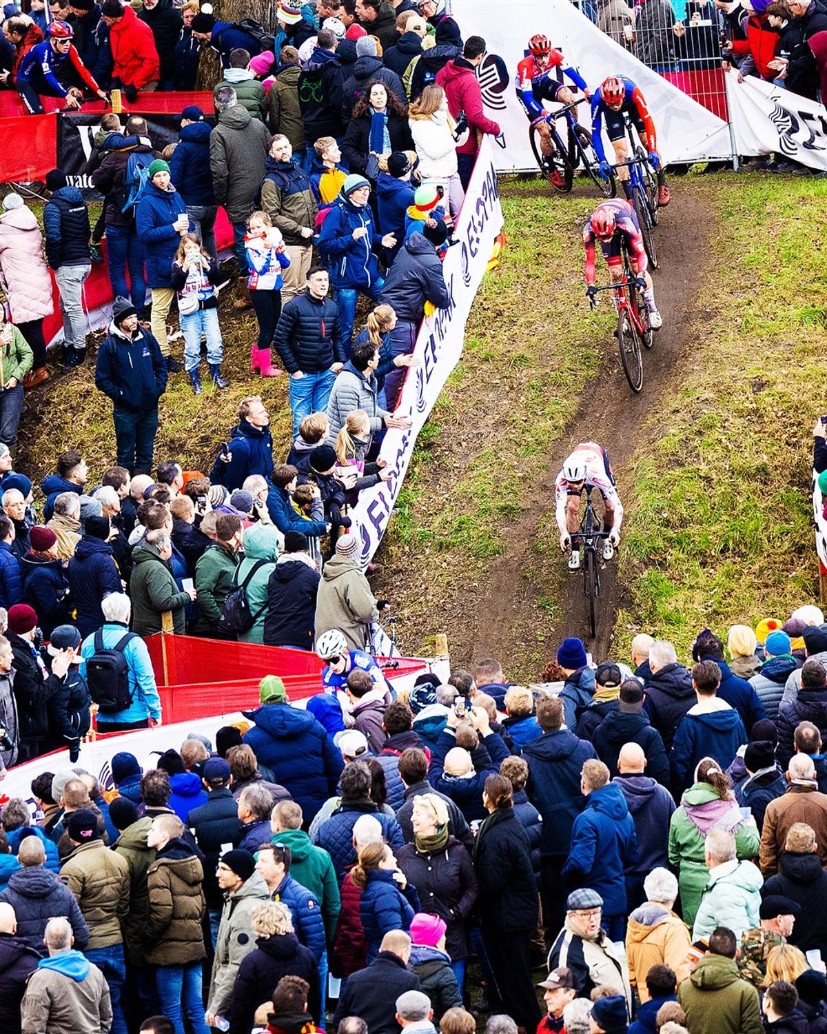 SP Hulst start posteractie tegen WK veldrijden 2026 - Omroep Zeeland