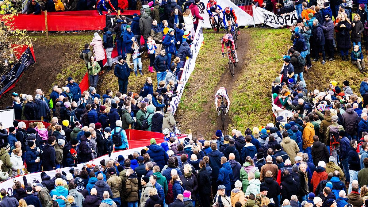 SP Hulst start posteractie tegen WK veldrijden 2026 - Omroep Zeeland