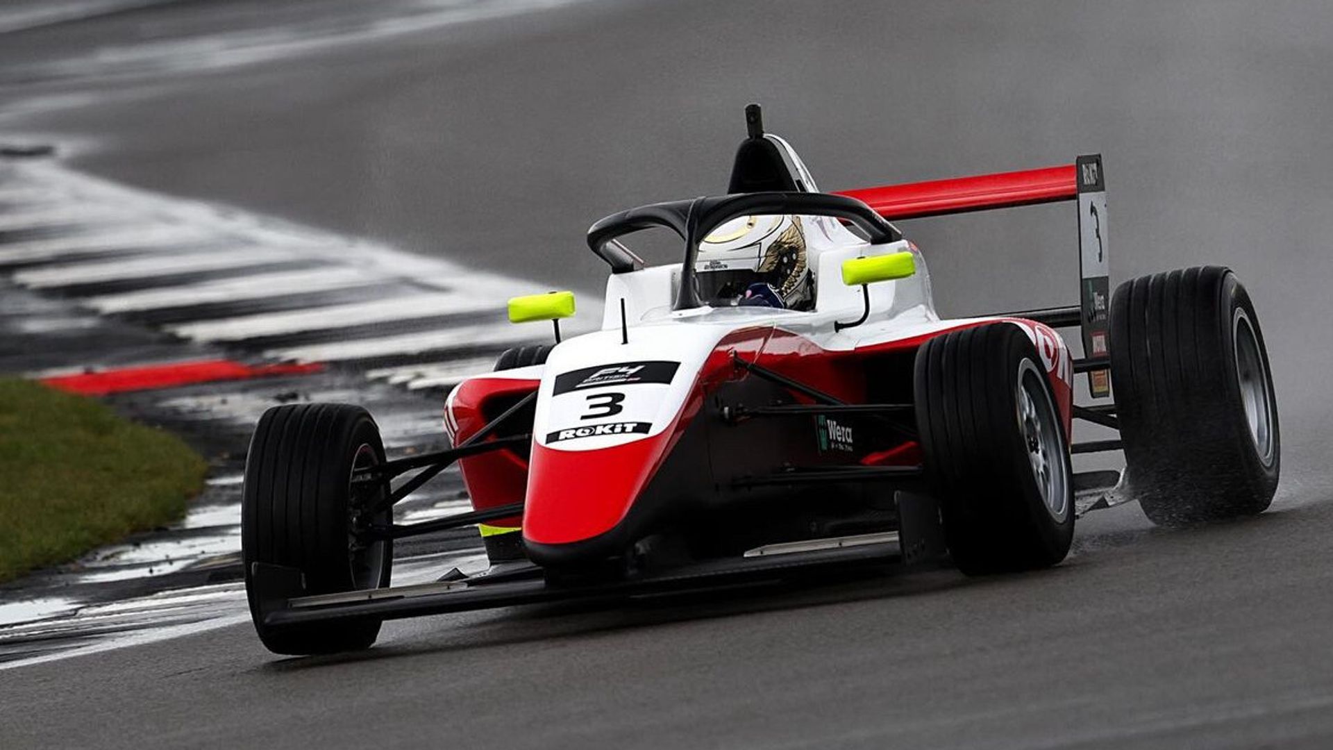 Nina Pothof (20) uit Wijster schittert komend seizoen in Brits Formule ...