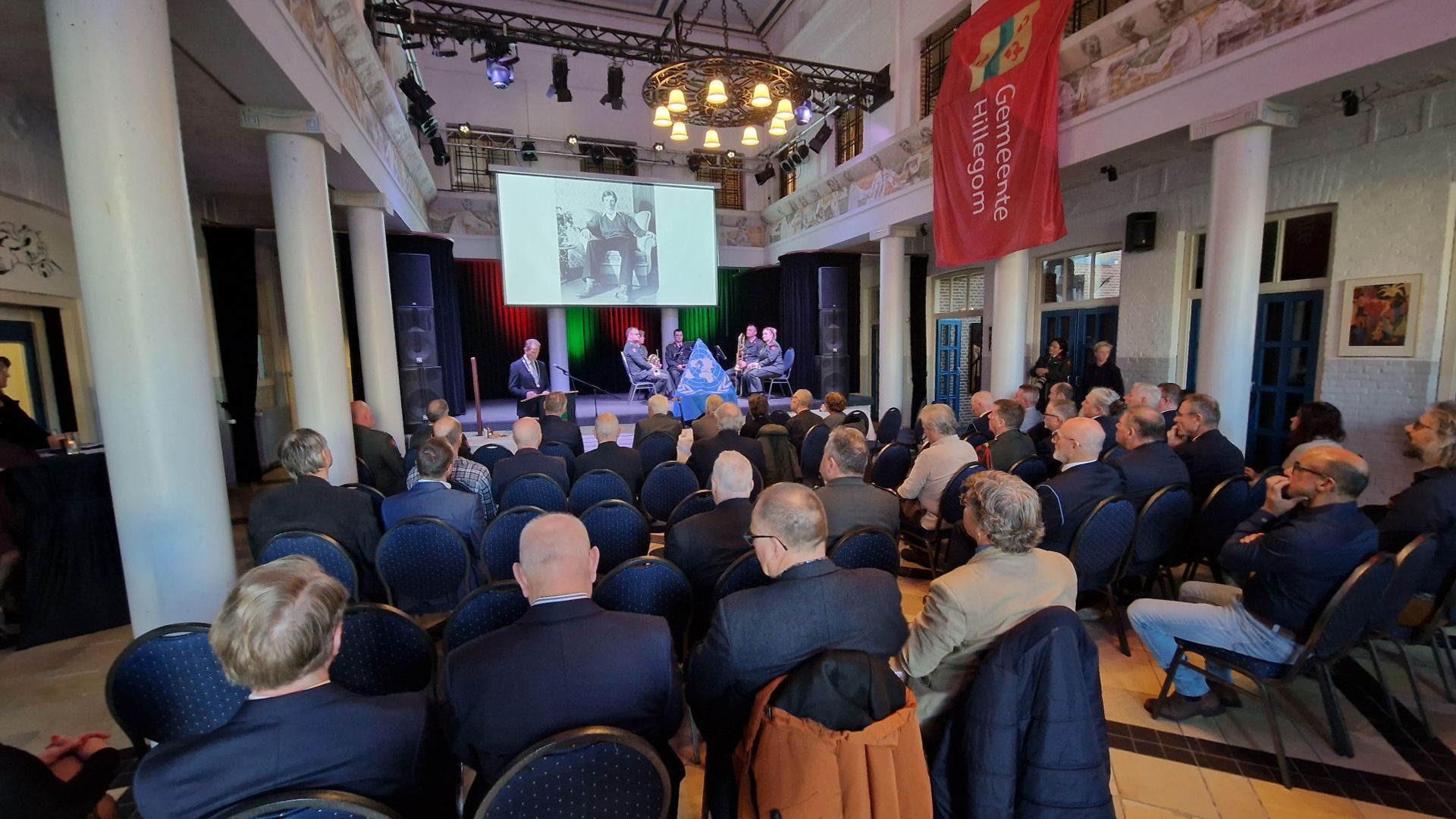 Bijzonder eerbetoon aan omgekomen militair: 'Op zijn vrije dag ging hij ...