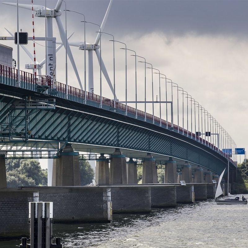 Haringvlietbrug vanaf vanavond tot en met maandagochtend dicht - Omroep ...