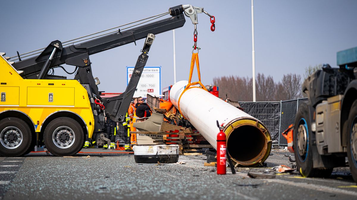 Snelweg weer open na dodelijk ongeluk, maar lange files in spits - Rijnmond