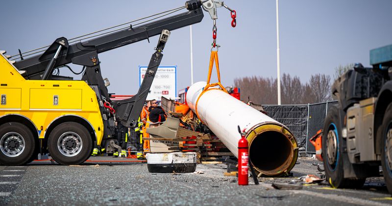 Snelweg weer open na dodelijk ongeluk, maar lange files in spits - Rijnmond