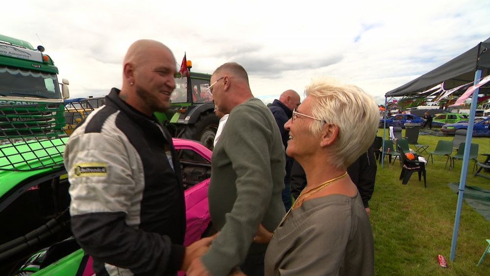 Debuteren op de autocross: 'Ik heb een klein scheetje gelaten' - RTV Noord
