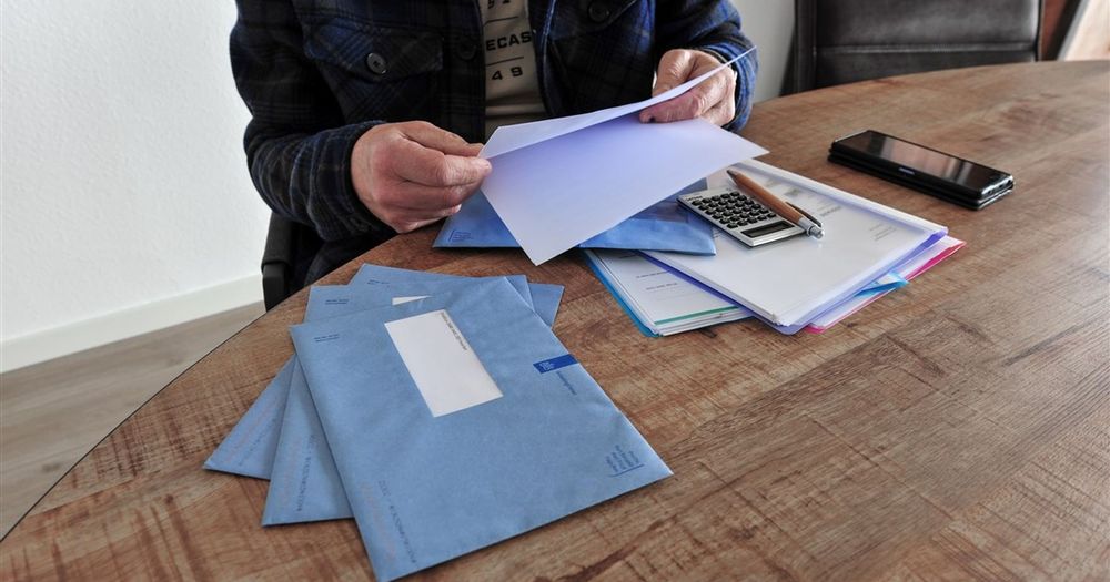 Almelose bewindvoerder duwt cliënten in de financiële problemen ...