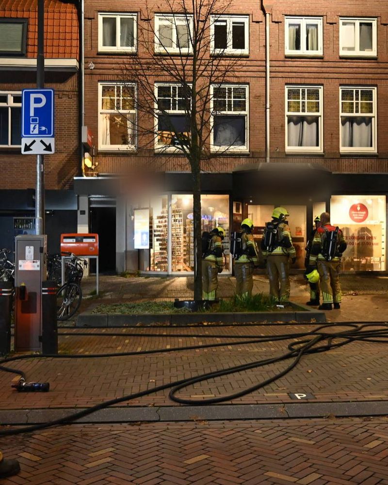 Twee aanhoudingen na explosie bij winkel - Omroep Gelderland