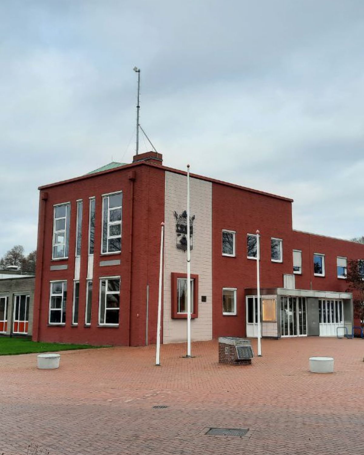 Opknappen, nieuwbouw op huidige plek of verhuizen: dit zijn de plannen voor het gemeentehuis van ...