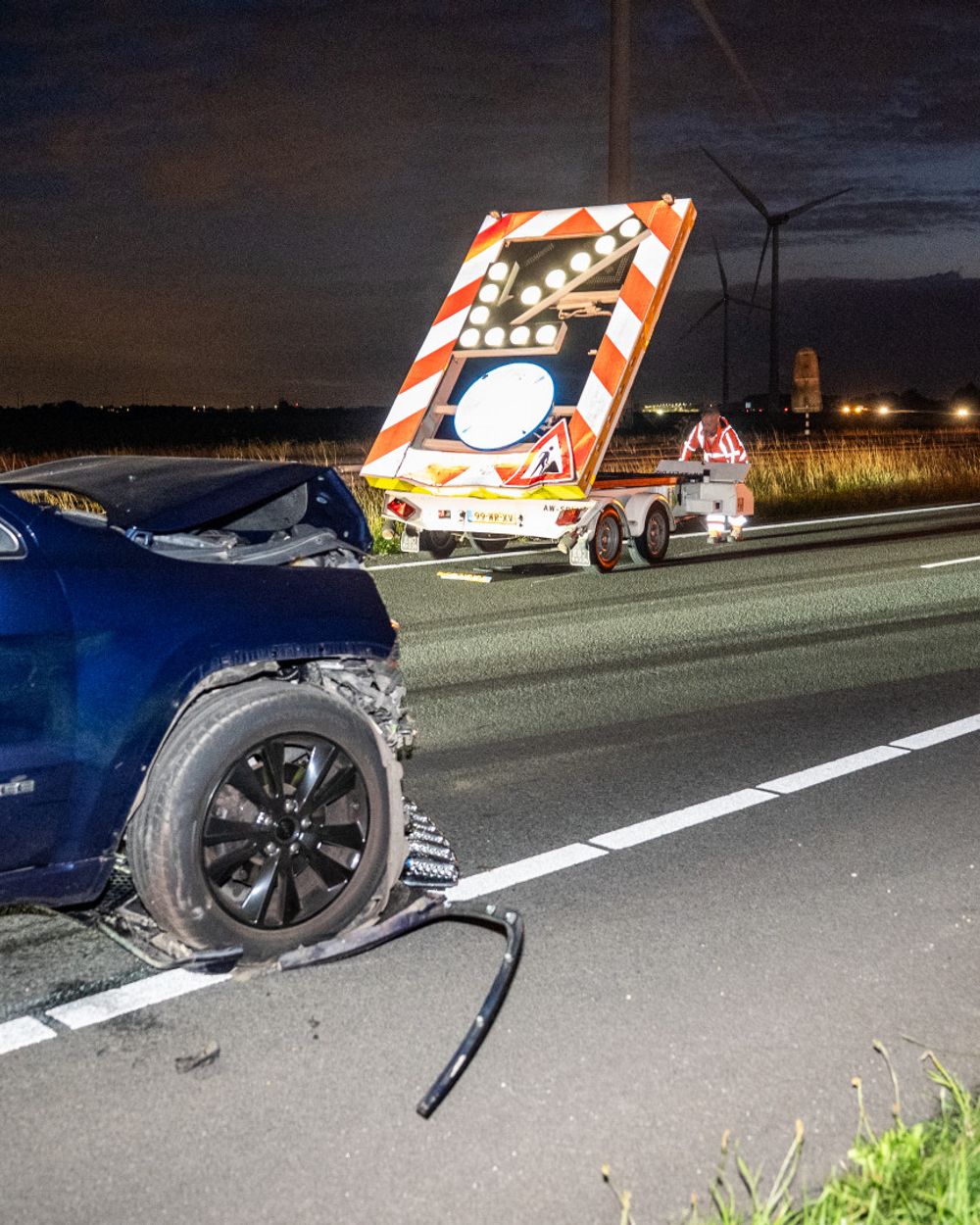 112-nieuws | Auto knalt op pijlwagen - Dieren gered bij brand - Omroep West