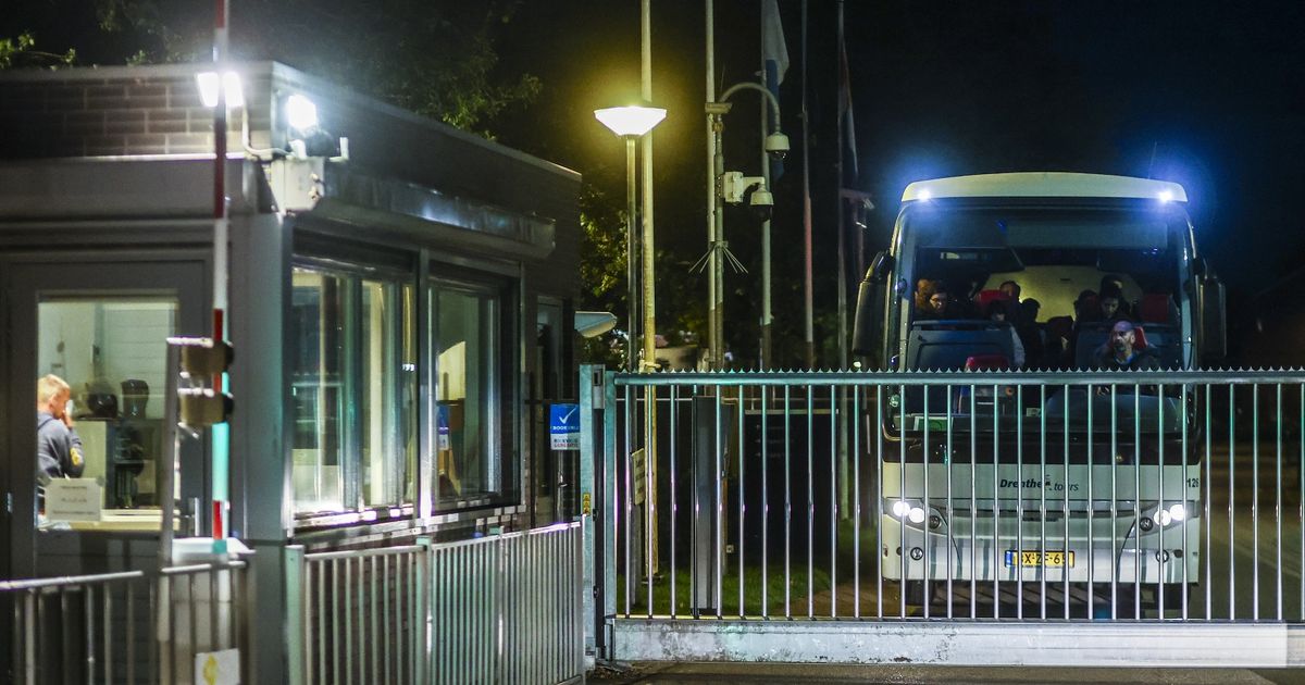 Den Haag regelt spoedopvang vanwege 'zeer acute situatie' Ter Apel ...