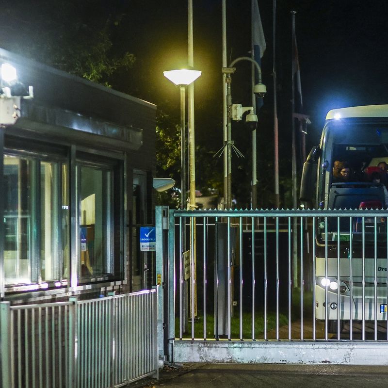 Den Haag regelt spoedopvang vanwege 'zeer acute situatie' Ter Apel ...