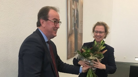 Edith van der Reijden nieuwe brandweercommandant - Omroep Zeeland