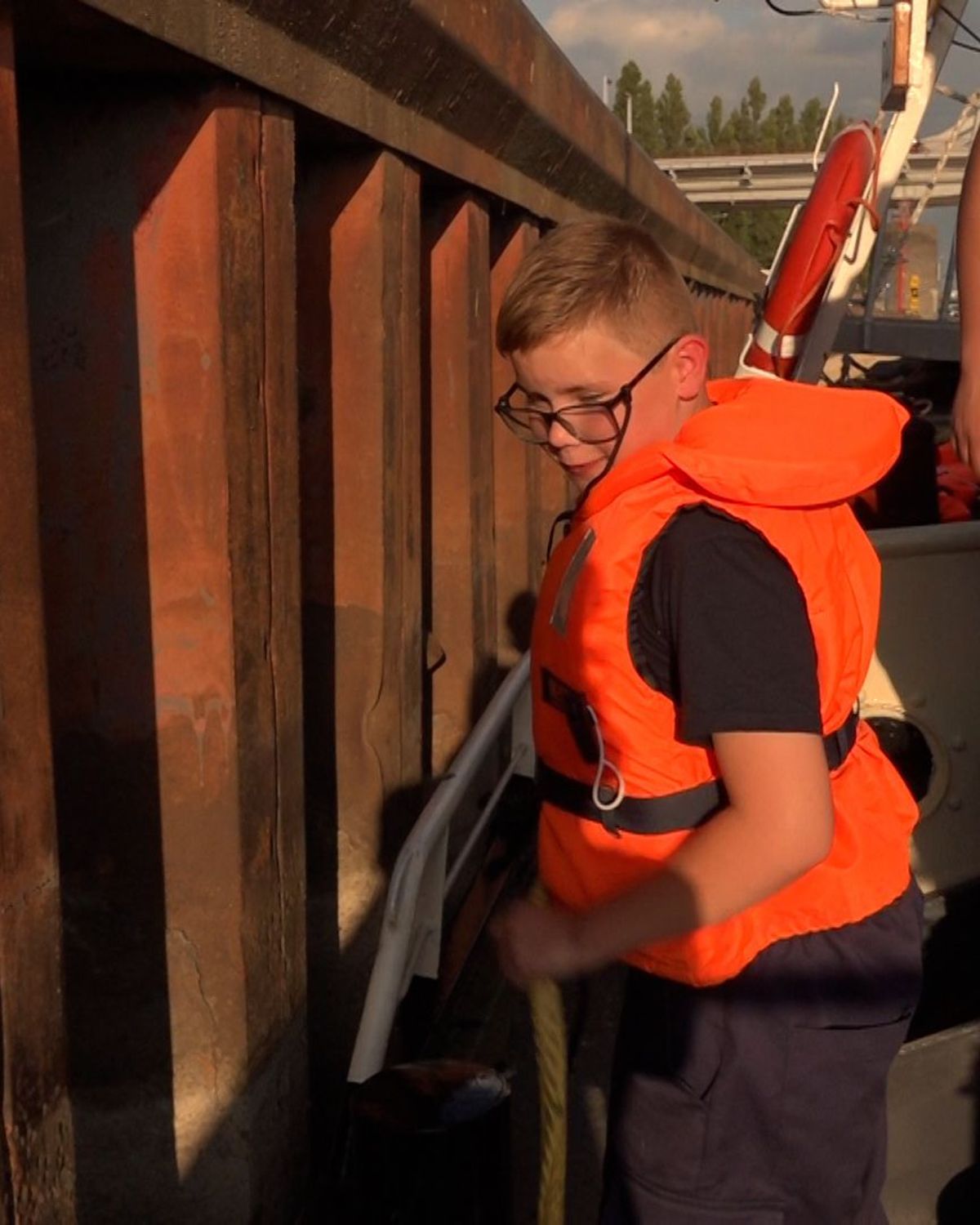 Zomerkamp op een schip van 33 meter: 'Trossen los!' - Omroep Gelderland