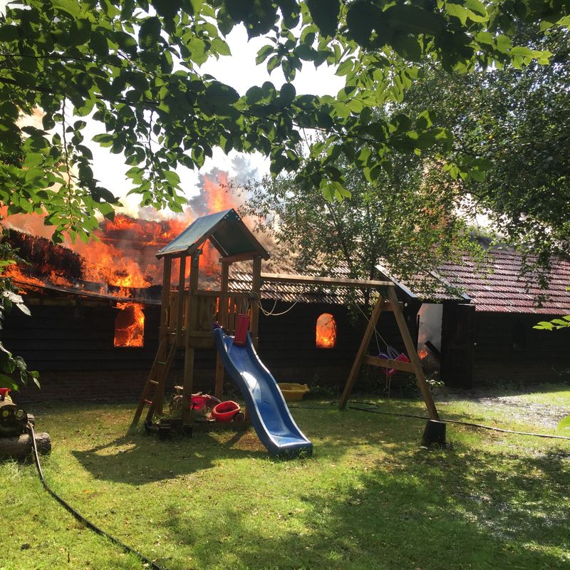 Uitslaande brand in Elspeet legt schuur met hennepkwekerij in as ...