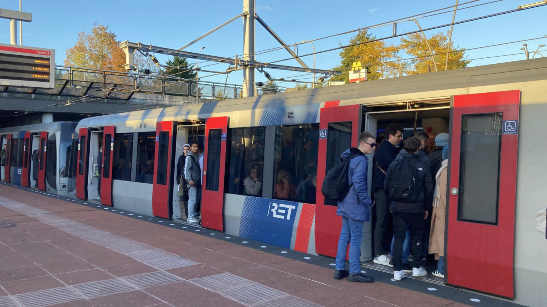 Grote ergernis van veel metroreizigers, waarom metro's niet langer als ...