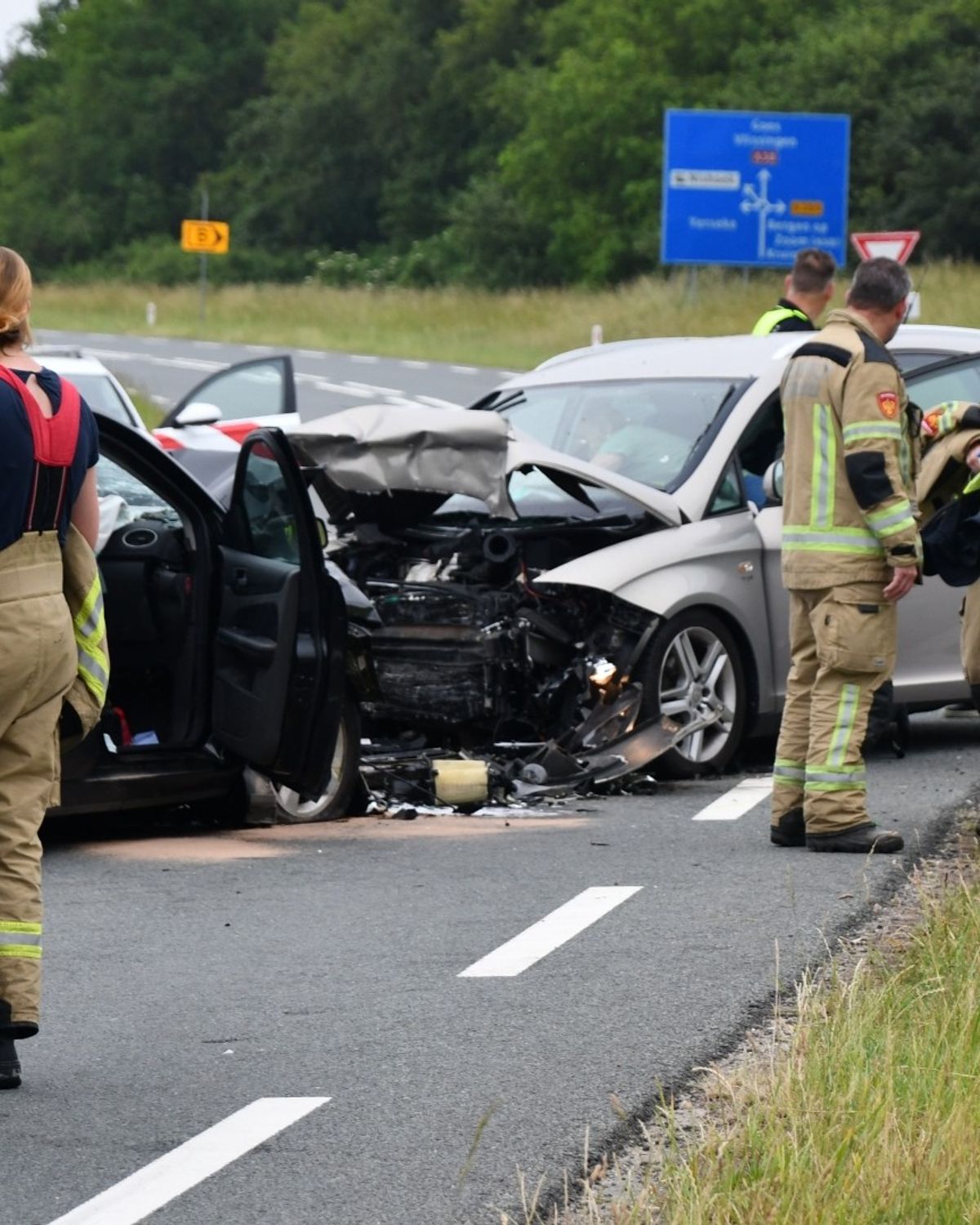 Drie mensen gewond bij frontale botsing Yerseke - Omroep Zeeland