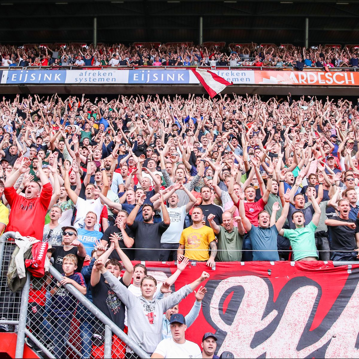 FC Twente gaat Grolsch Veste verbouwen: staanplaatsen op Vak-P - Oost