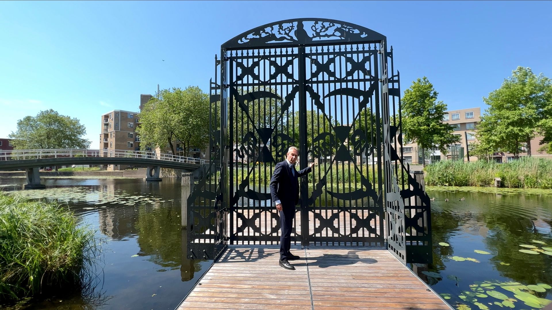 Rotterdammers kunnen zich nu per boot laten begraven in Crooswijk ...