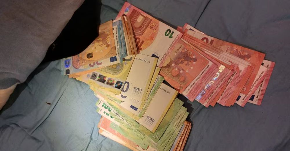 14000 euro contant geld en kilo drugs in beslag genomen - Rijnmond