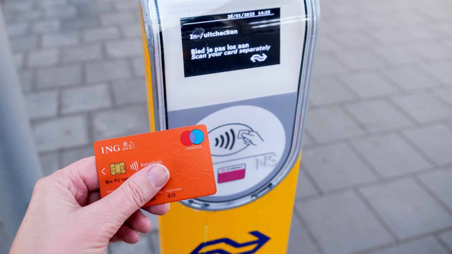 OV-chipkaart voortaan overbodig? Inchecken met je betaalpas vanaf nu ...