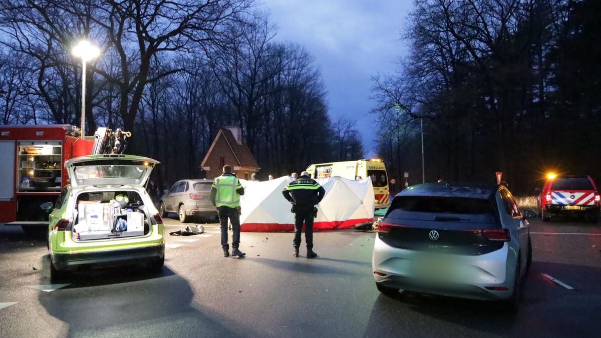 Motorrijder overleden na aanrijding met politie - Omroep Gelderland