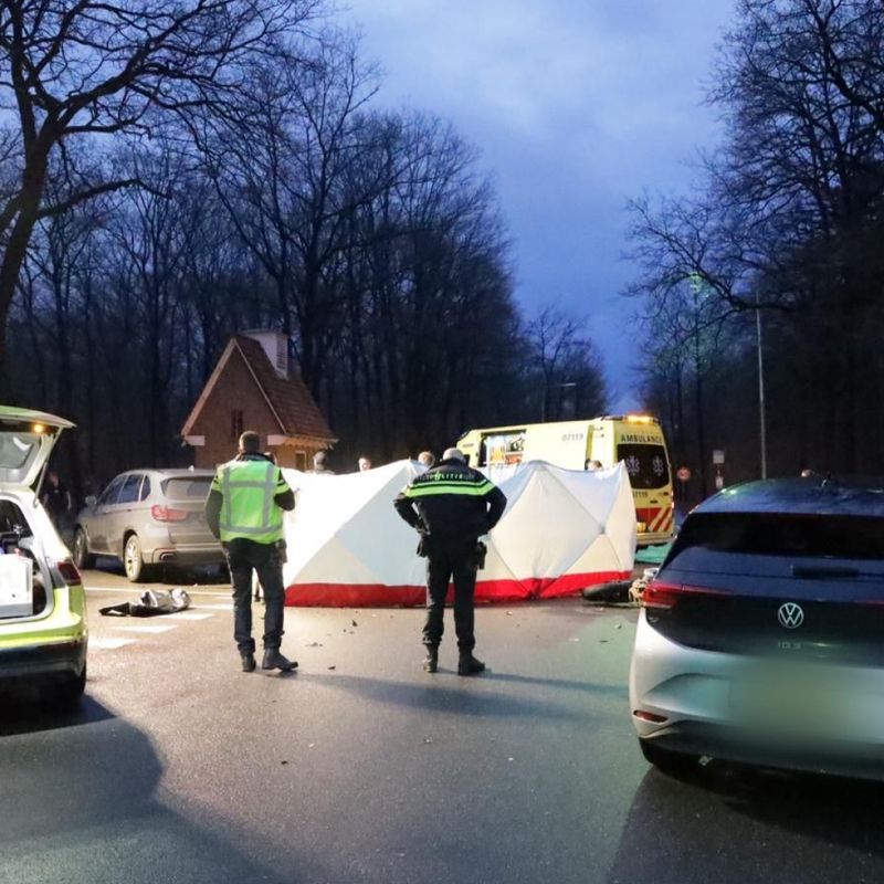 Motorrijder overleden na aanrijding met politie - Omroep Gelderland