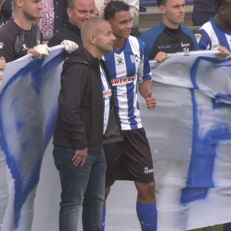 Hartverwarmend afscheid van ongeneeslijk zieke Maarten bij voetbalclub ... Hartverwarmend afscheid van ongeneeslijk zieke Maarten bij voetbalclub ...
