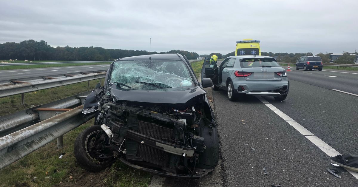 Lange file op A28 na ongeluk - RTV Drenthe