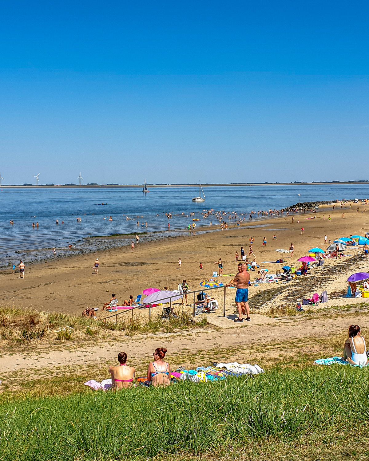 Jongeren met elkaar op de vuist op strandje Wemeldinge - Omroep Zeeland