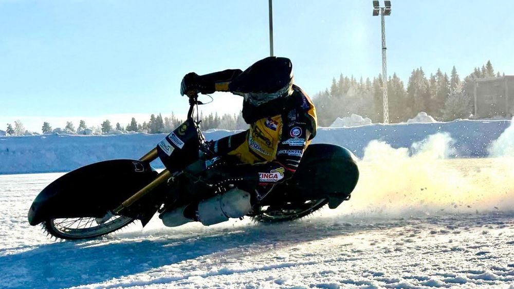 IJsracer Huizinga staat aan de start in Thialf - RTV Noord