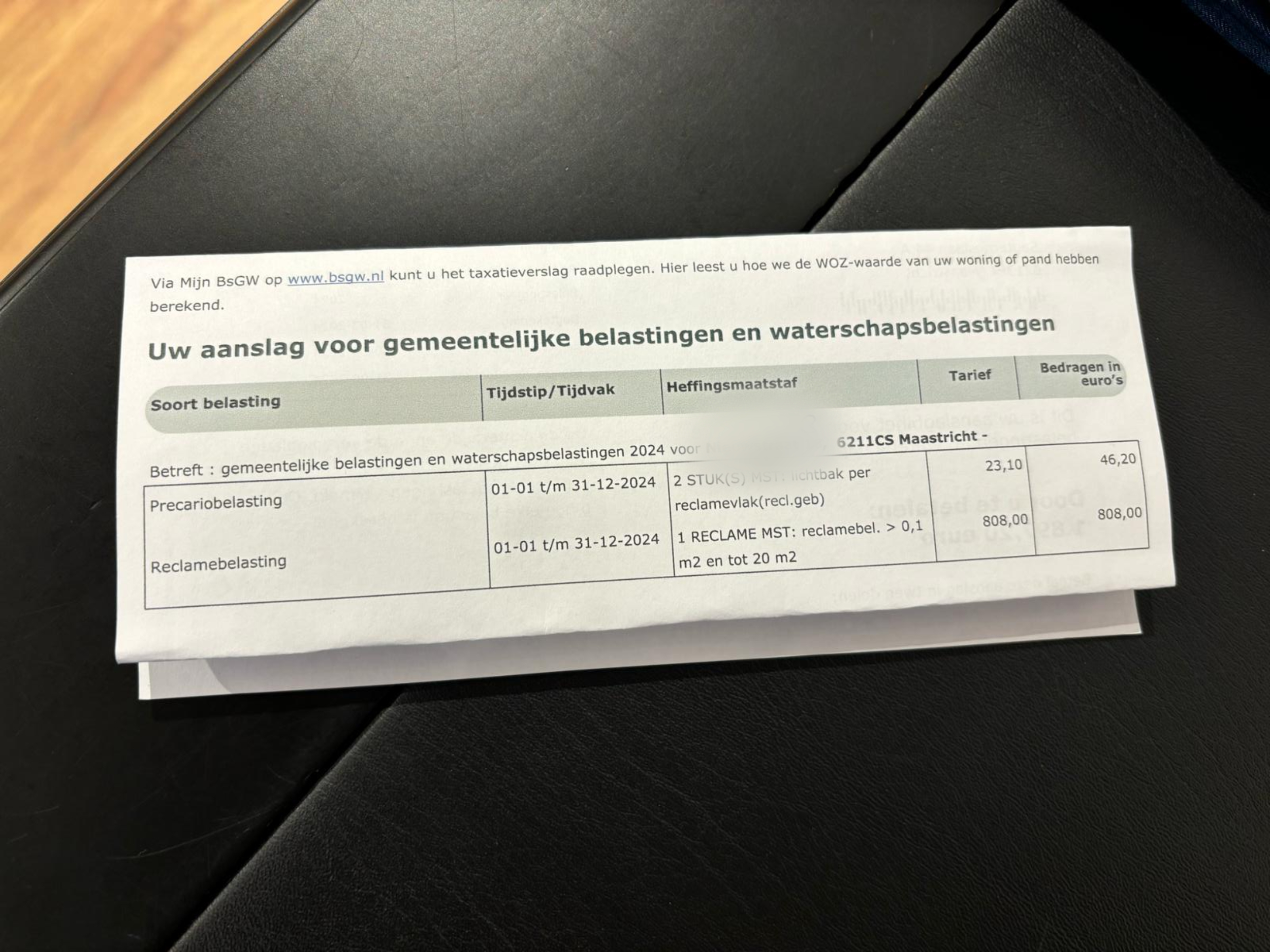Sticker op raam kost 808 euro in Maastricht: 'Belachelijk' - L1 Nieuws