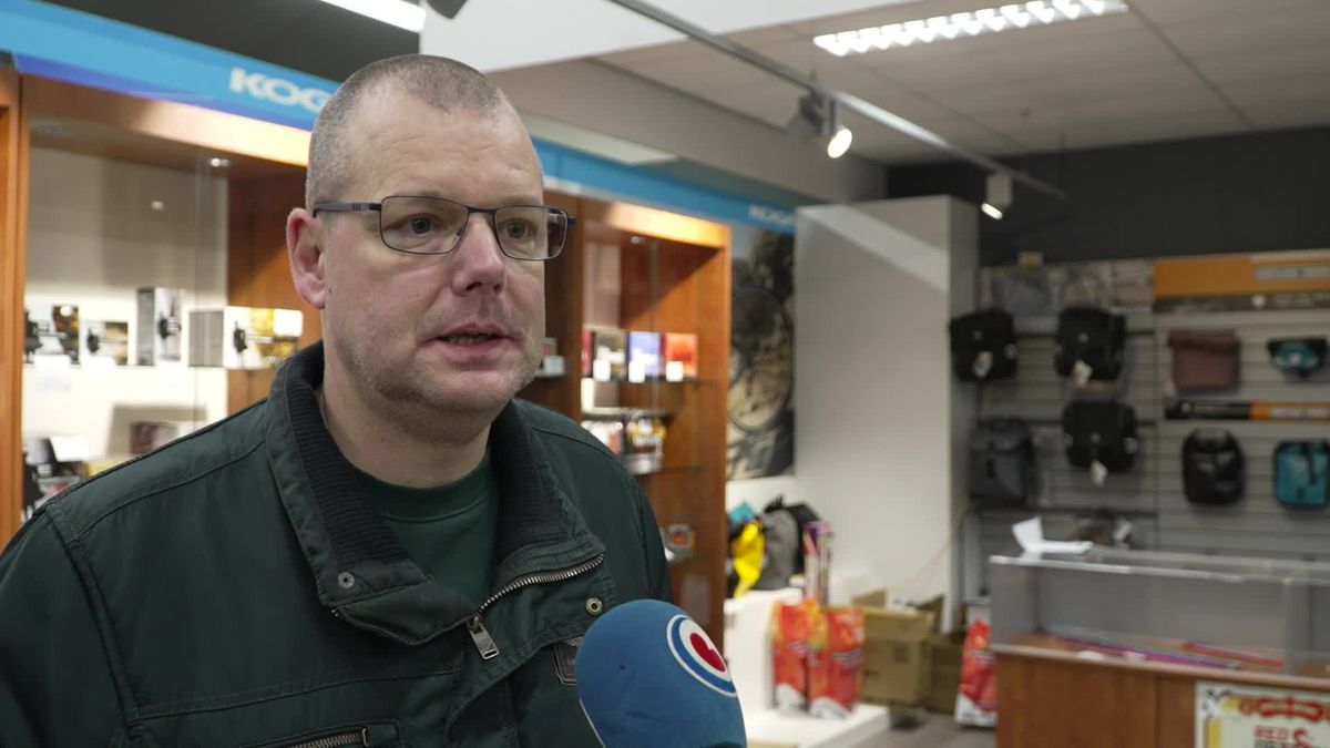 Sikko Brouwer is normaliter fietsenmaker, maar deze dagen even ...