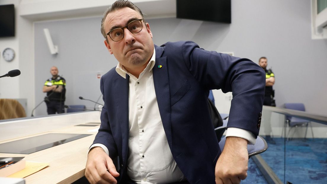 De Mos laat nieuwe politieke carrière schieten wegens rechtszaak: 'Ettert maar door' - Omroep West