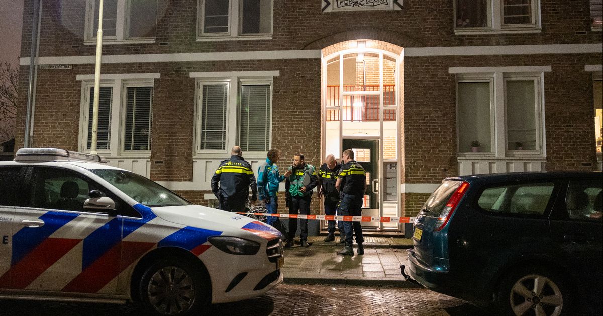 Dode vrouw en zwaargewonde man gevonden in huis in Gorinchem - Rijnmond