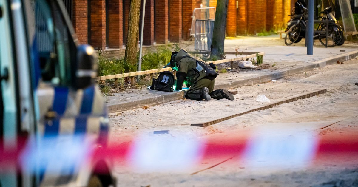 Tas met explosief gevonden op straat, had de kracht van 9 cobra's ...