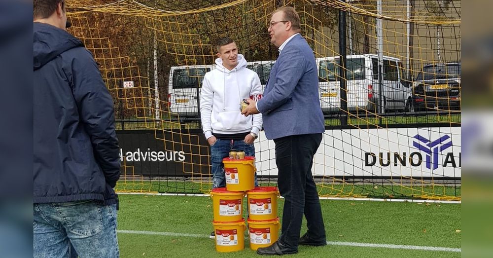 Linssen krijgt liters Groningse mosterd voor zijn zere enkel - RTV Noord