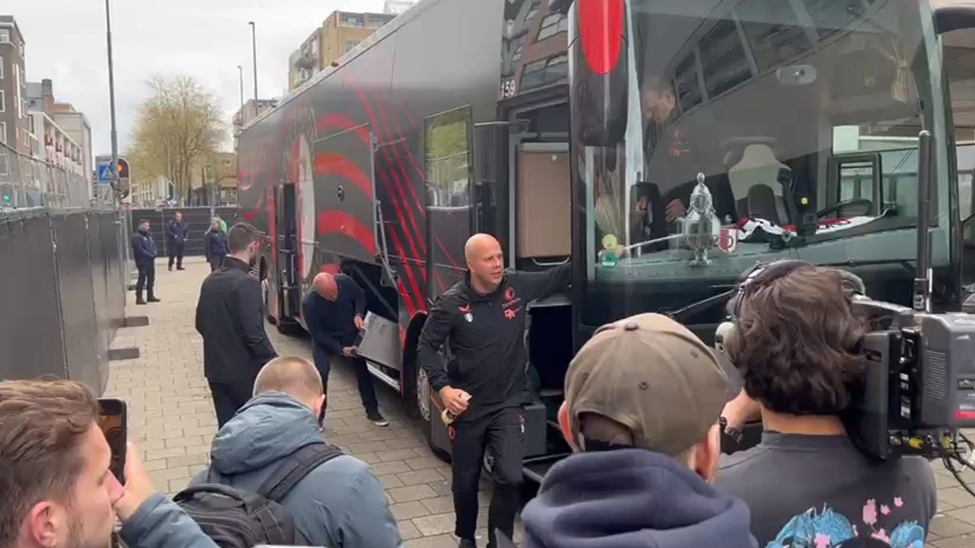 Bekerwinnaar Feyenoord gehuldigd in centrum Rotterdam - Rijnmond