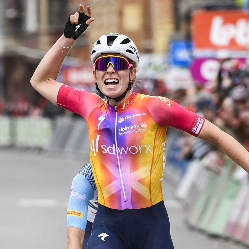 Team gaat zich komende week opofferen voor gele trui Demi Vollering ...