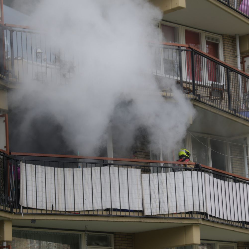 Fatbike vat vlam: brand in flatwoning, twee mensen naar ziekenhuis ...