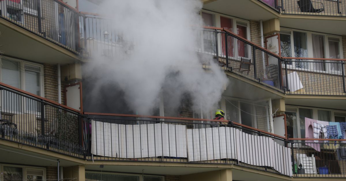 Fatbike vat vlam: brand in flatwoning, twee mensen naar ziekenhuis ...