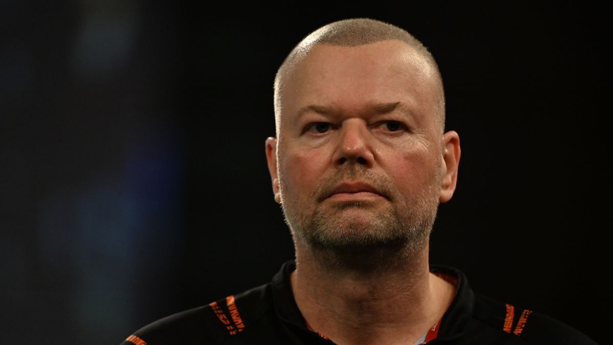 Barney uitgeschakeld op WK darts, overklast door Engels talent - Omroep ...