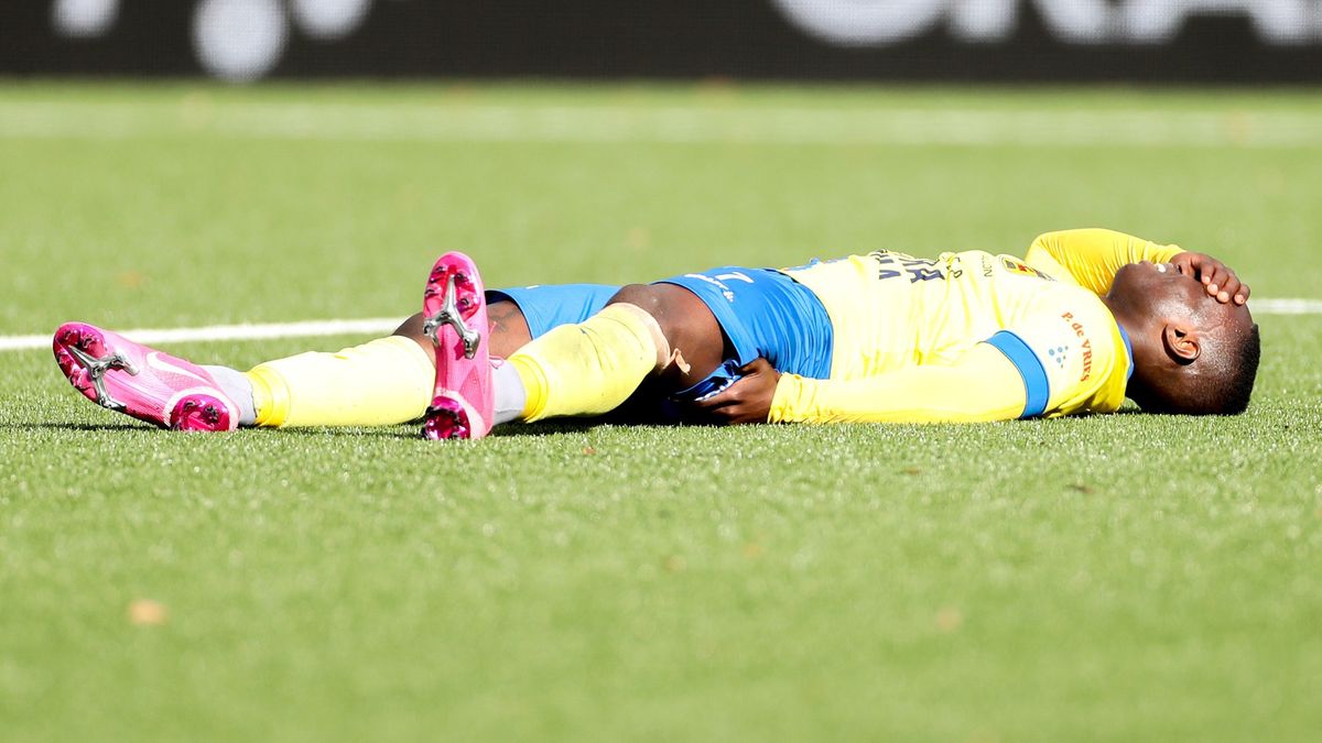 Blessure Issa Kallon lijkt mee te vallen - Omrop Fryslân