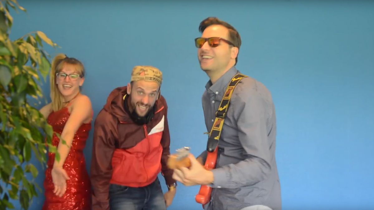 VIDEO: Rappende docenten Adelbert College verwelkomen brugklassers ...