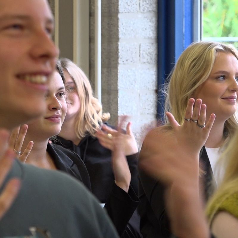 Mbo-studenten leren hoe ze gebaren kunnen inzetten bij hun latere ...