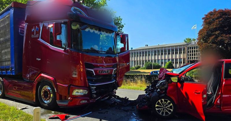 Zwaargewonde door botsing met vrachtwagen - Omroep Gelderland